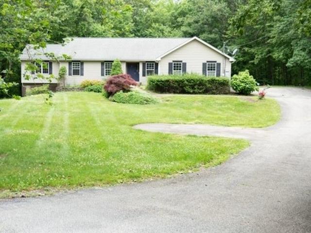 7 Woodland Hills Dr, Vernon, NJ 07461