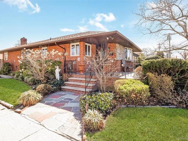 7 03 147th St, Whitestone, NY 11357