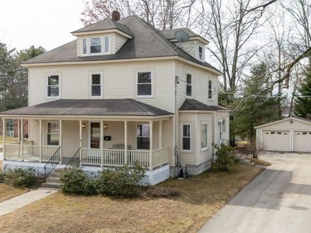 7 1st St, Hudson, NH 03051