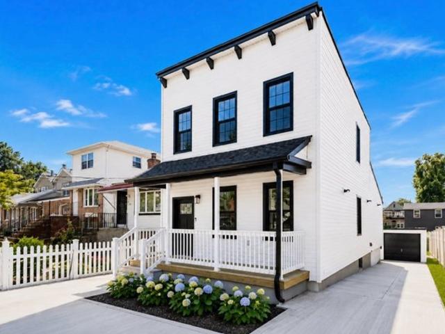 7 20 125th St, College Point, NY 11356