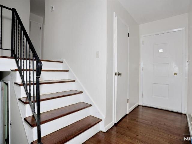 7 32 Richard Street