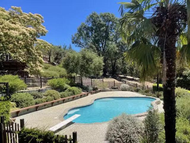 $7,650 4 Bedroom House, country living, million $ view and p.