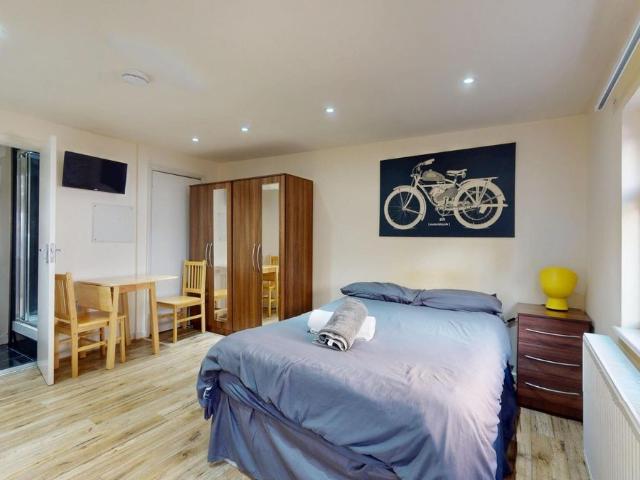 7A, 24 St. Pauls Avenue NW2, Studio to rent, £1,350 pcm | PrimeLocation