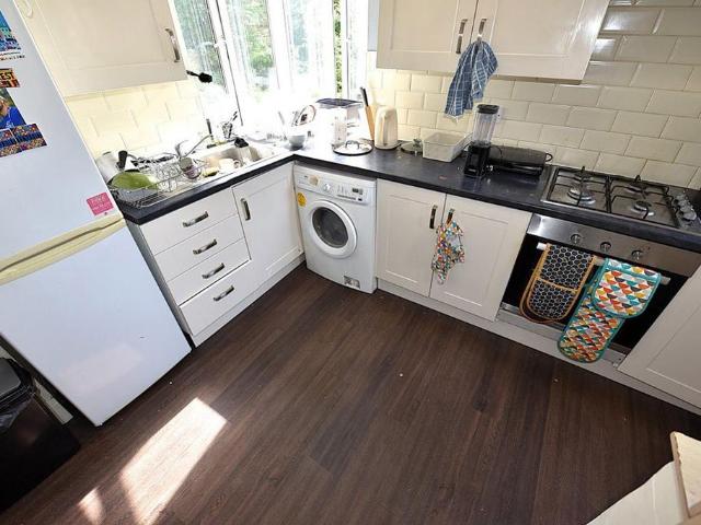 7A St Chads Drive 3 bed flat to rent £1,521 pcm £351 pw