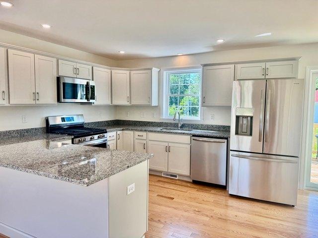 7B Violette Dr, Epping, NH 03042