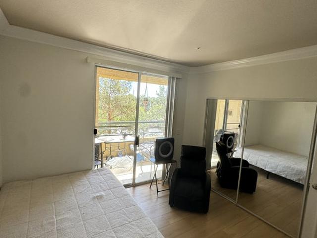 7min walk from the STRIP Luxury gated community