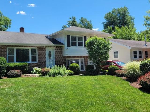 7N101 Kearns Rd, South Elgin, IL 60177