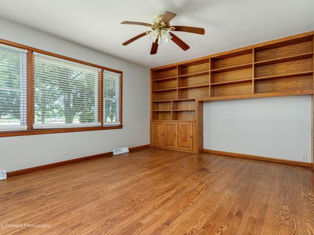 7S175 N EOLA Road
