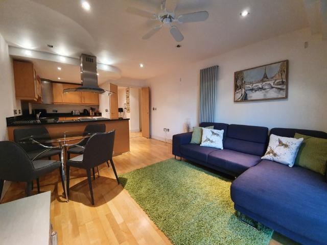 7th Floor 1 Bedroom Luxury Apartment to Let in Canary Wharf, E14