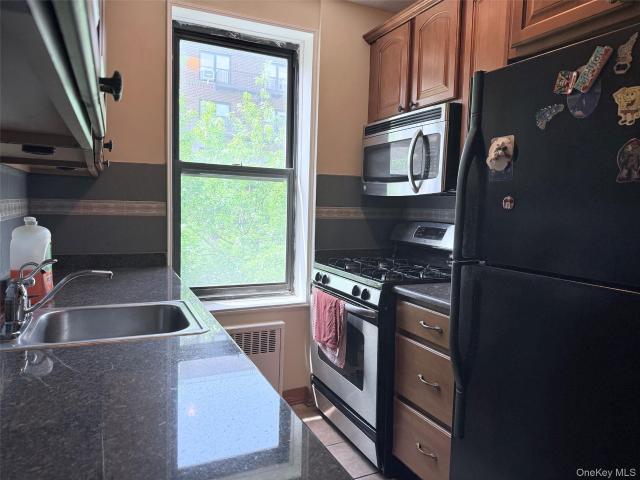 83 05 98 Street 3H