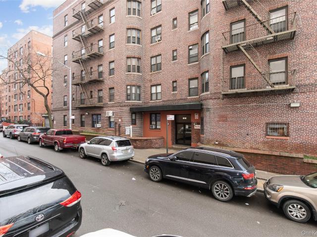 83 06 Vietor Avenue, Unit 4R