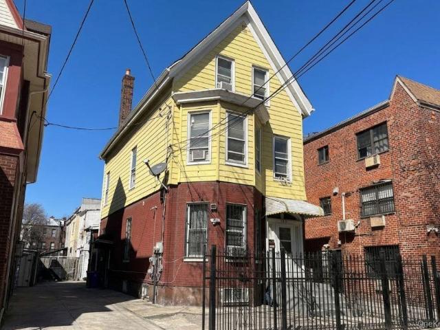 83 15 Pettit Avenue | Compass