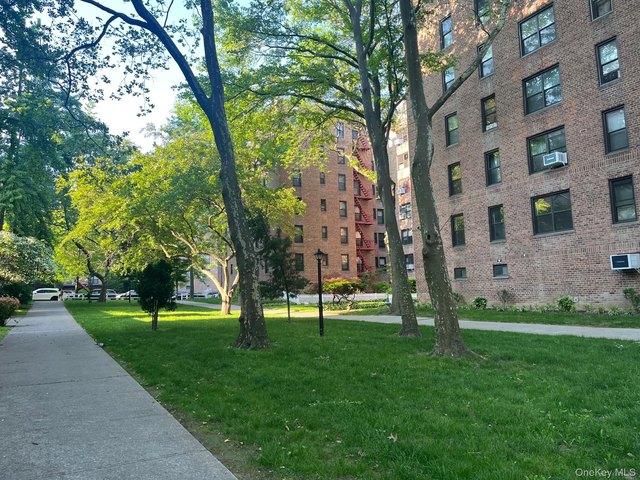 83 20 98 St Unit 4E, Woodhaven, NY 11421
