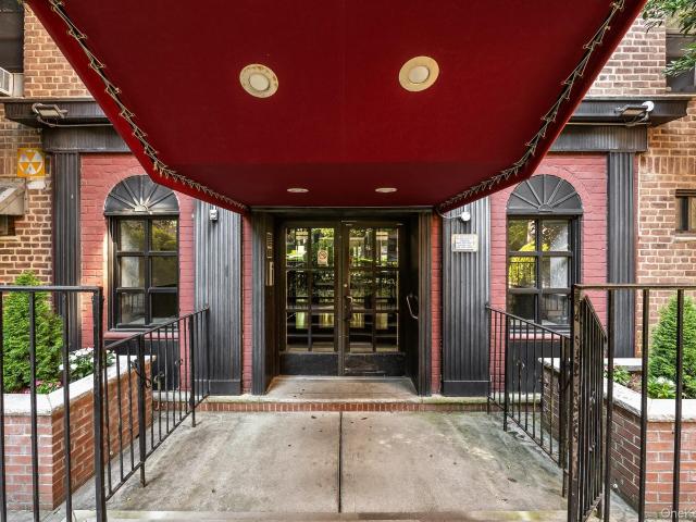 83 25 98 Street 4L