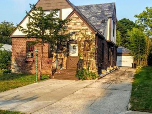 83 35 Daniels St 2Nd Fl, Briarwood, NY