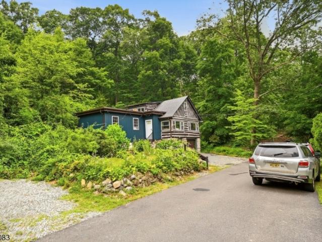 83 Terra Cotta Rd