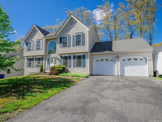 83 Tognalli Dr, Torrington, CT 06790