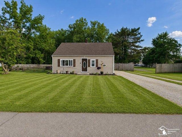 83 W Madison St, Petersburg, MI 49270