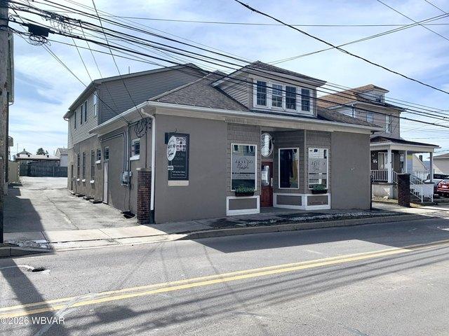 83 W Carey St, Plains, PA 18705