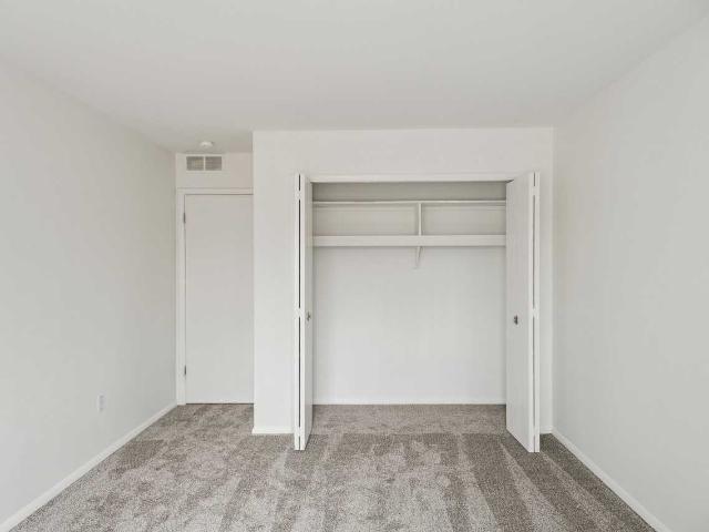 83 West 3 Bedroom Apartment for Rent at 6423 Silverbrook W, Orchard Lake Village, MI 48322 West Bloomfield