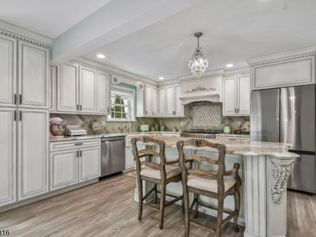 83 White St