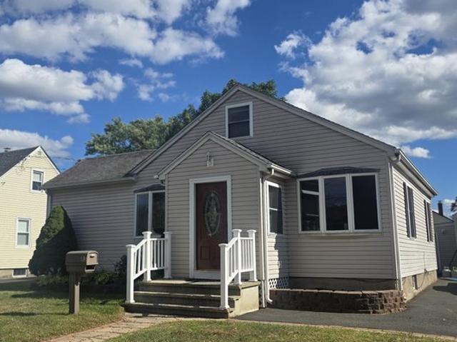 83 Cambridge Dr, East Hartford, CT 06118