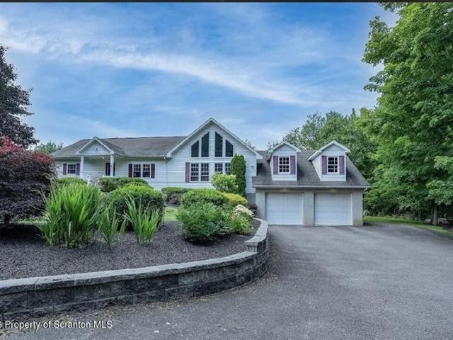 83 Center St, Covington Township, PA 18424