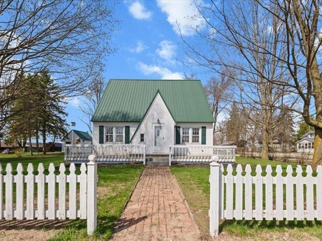 83 E South Ave, Hesperia, MI 49421