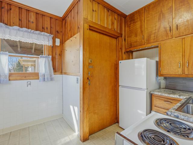 83 E 9TH Street
