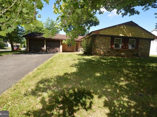 83 Eastbrook Ln, Willingboro, NJ 08046