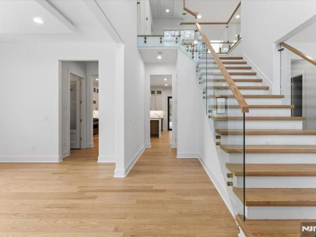 83 Falcon Road