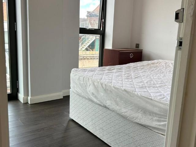 83 Hassop Road, London NW2, 3 bed flat to rent, £2,500 pcm | PrimeLocation