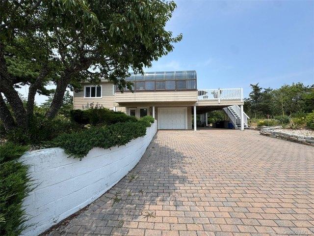 83 Hawser Dr, Oak Beach, NY 11702