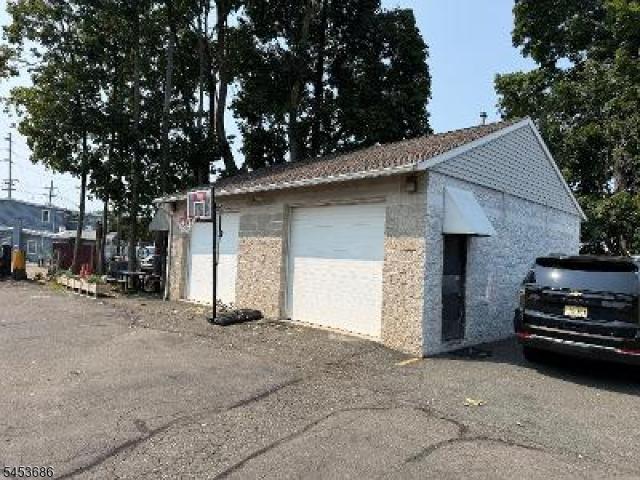 83 Lackawanna Ave