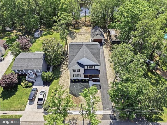 83 Lakeshore Drive