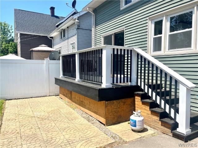 83 Lakewood Avenue