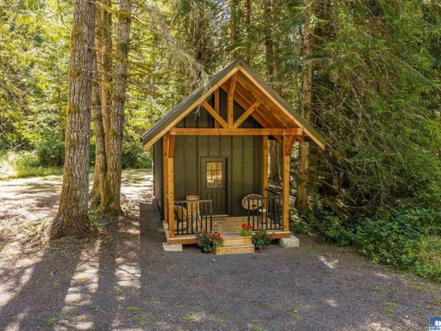 83 Lostwood Ln, Sequim, WA 98382