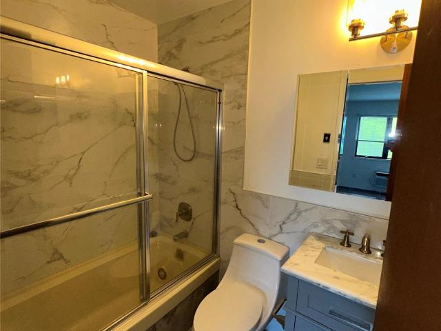 83 Manorhaven Boulevard 83