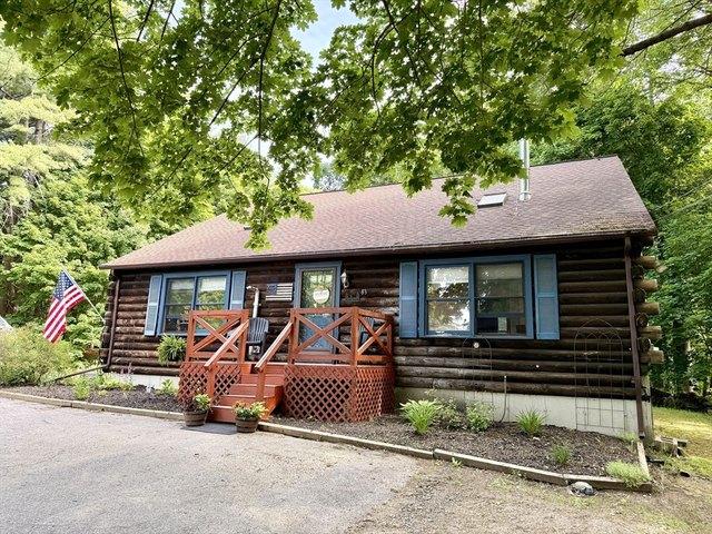 83 Main St, Sandown, NH 03873