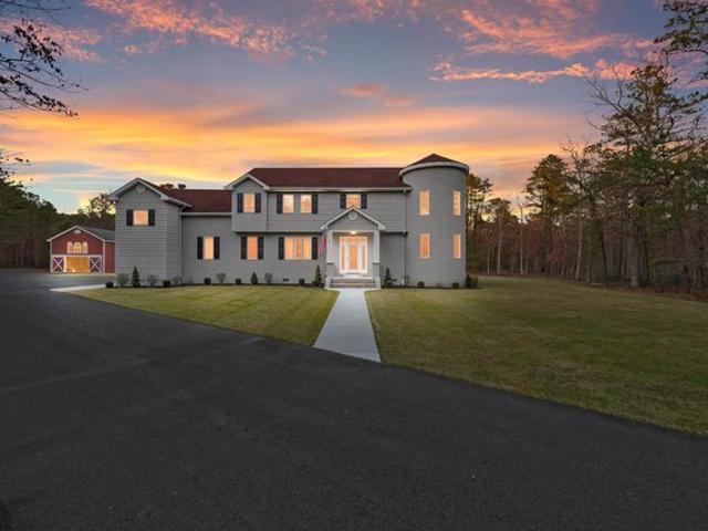 83 Maple Ave, Mays Landing, NJ 08330