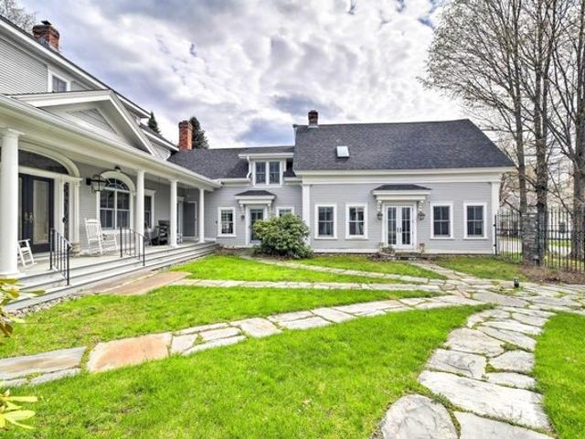 83 Maple St, Morristown, VT 05661