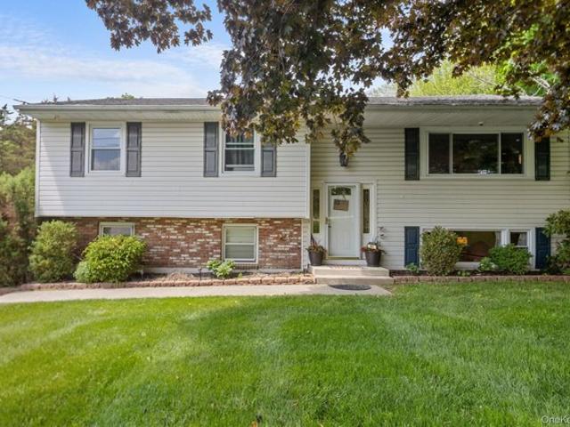 83 Panorama Dr, Patterson, NY 12563