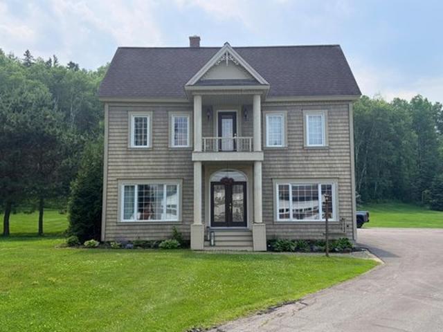 83 Pleasant St, Fort Kent, ME 04743