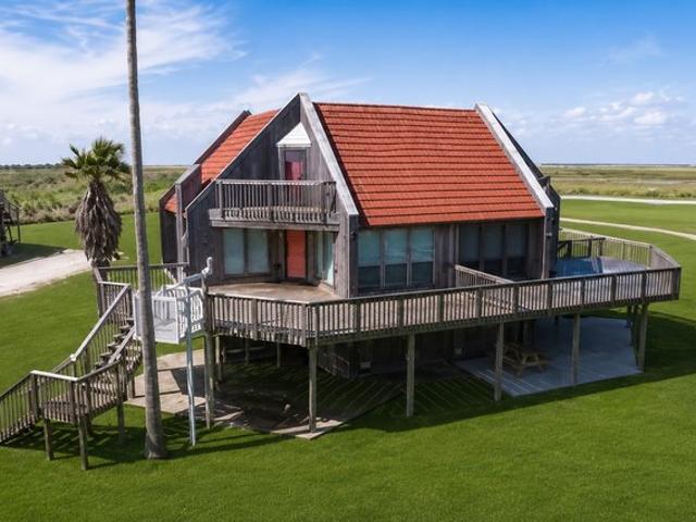 83 Private Road 638, Matagorda, TX 77457