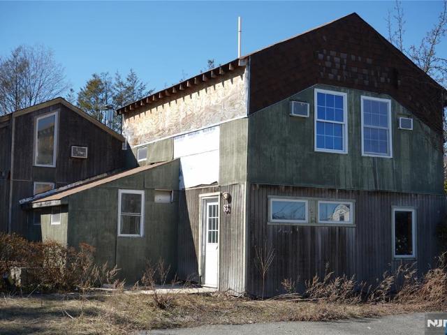 83 Roosevelt Ave, Butler, NJ 07405 | MLS #26009 | Compass