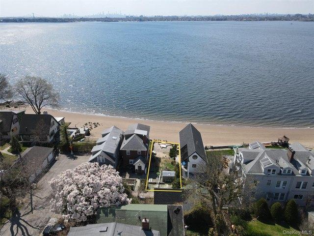 83 Rochelle St, Bronx, NY 10464