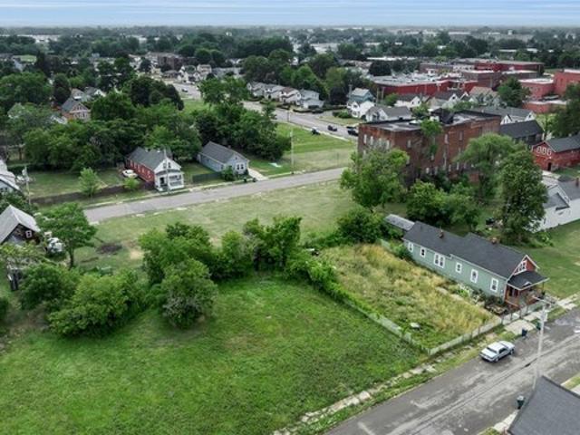 83 Shumway St, Buffalo, NY 14206