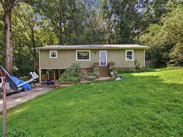 83 Sullivan St, Lexington, TN 38351