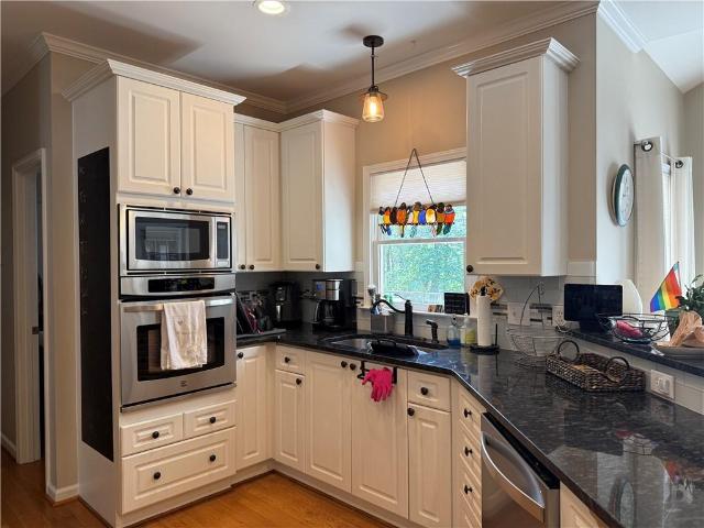 8004 Ridge Valley