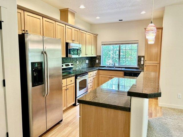 8005 NE Rockne Way, Beaverton, OR 97006